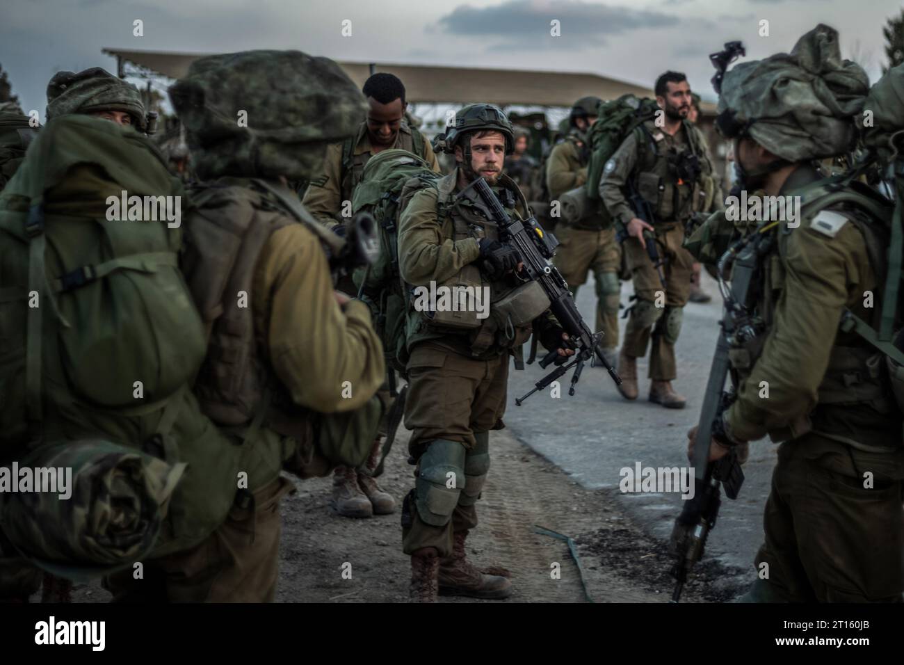 11 October 2023, Israel, Kibbutz Be·eri: Israeli soldiers regain ...