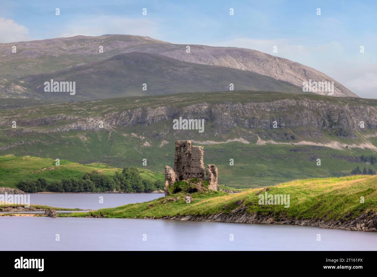 The ruins of Ardvreck Castle and Calda House at the shore of Loch ...