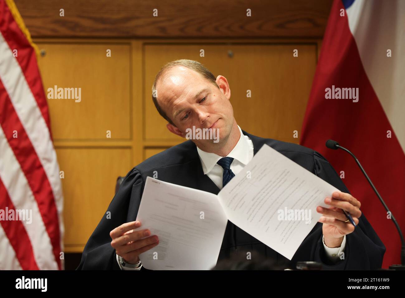 Judge Scott MacAfee reads a document as the lawyers for Sidney Powell ...