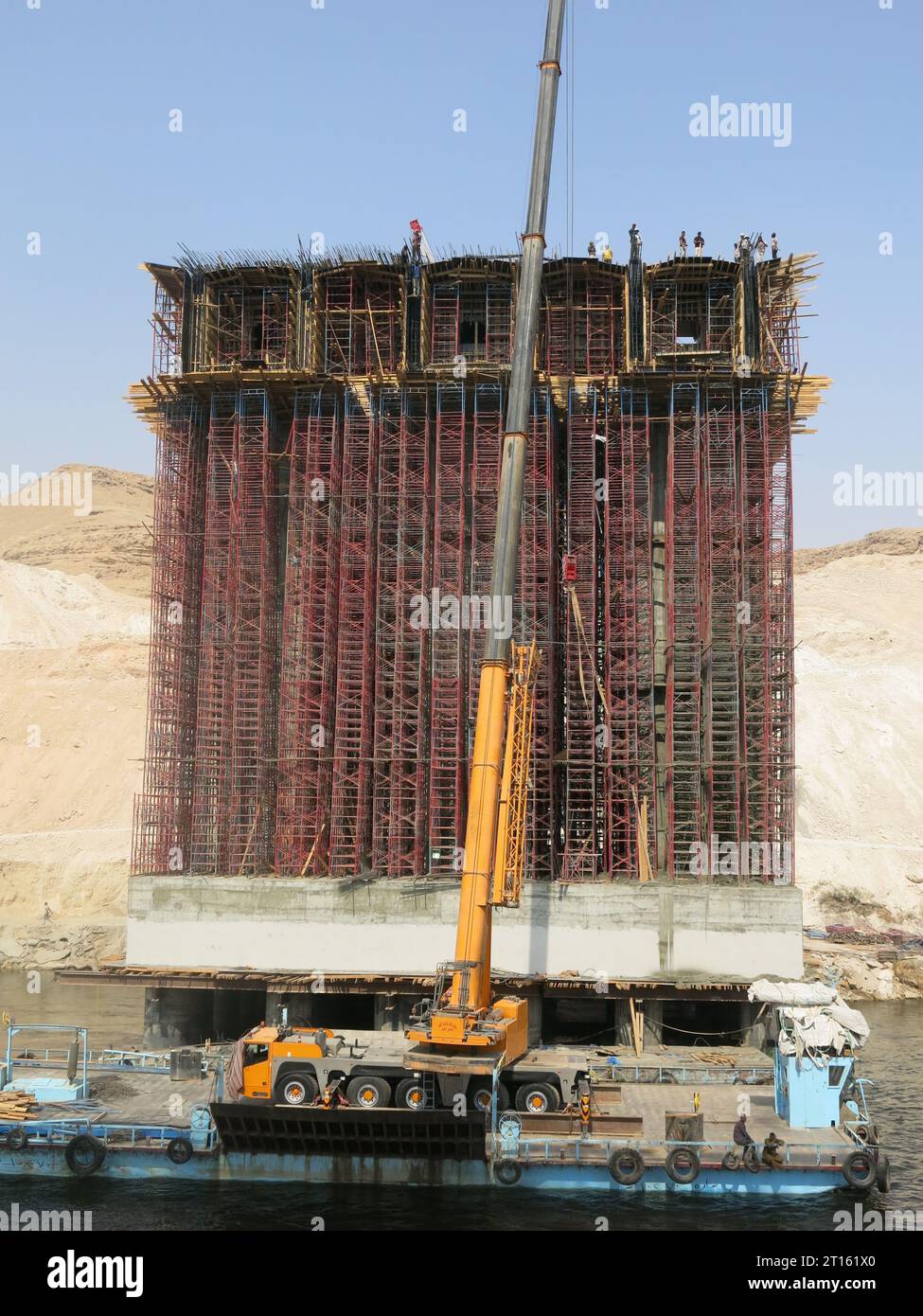 Bridge infrastructure and urban planning on the Nile: view of the ...