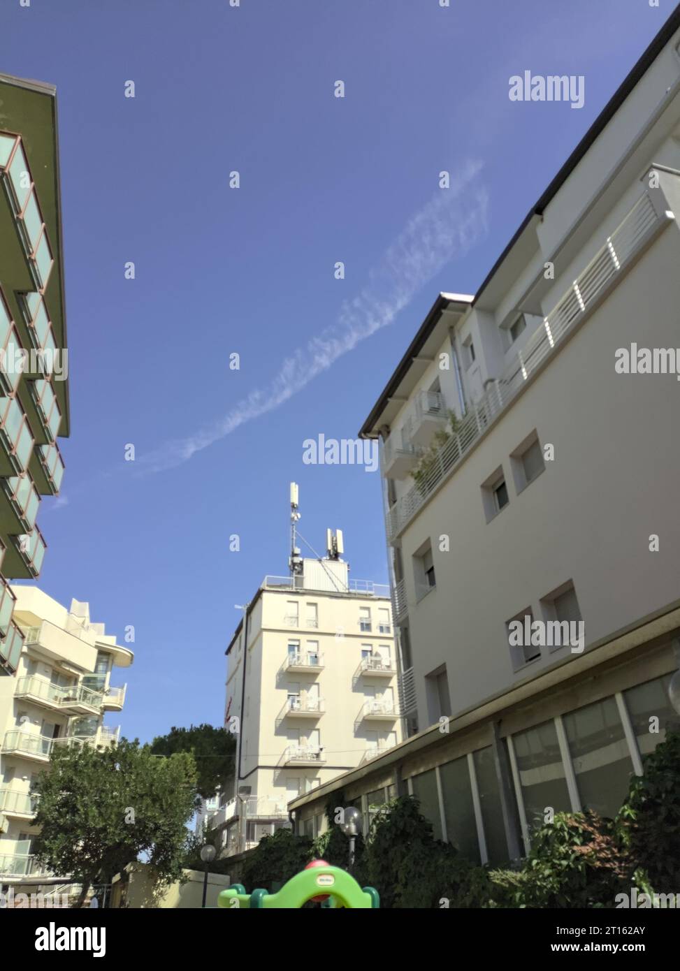 Two buildings side by side hi-res stock photography and images - Alamy