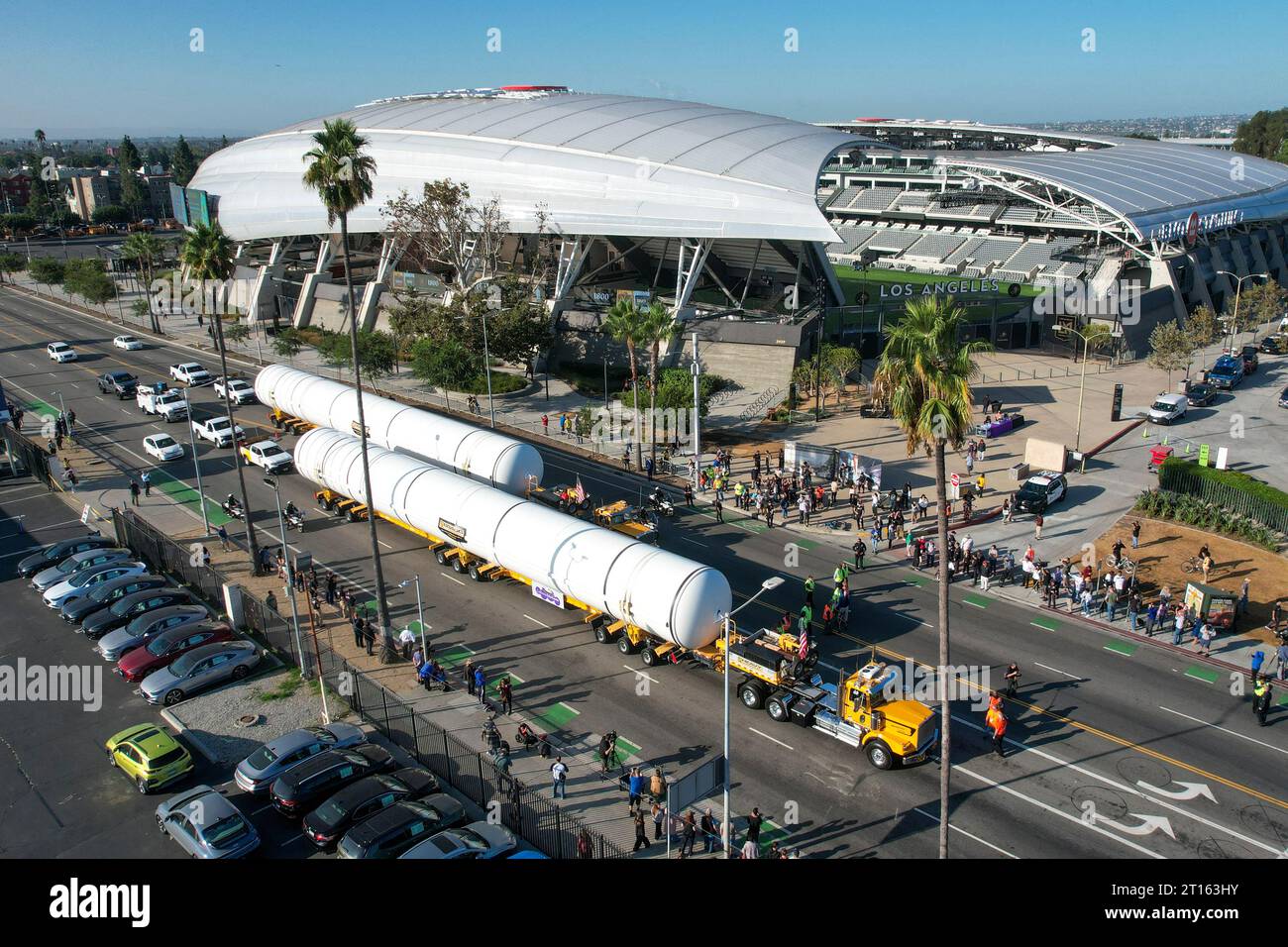 Los Angeles, California, USA. 11th Oct, 2023. A pair of large space-age ...