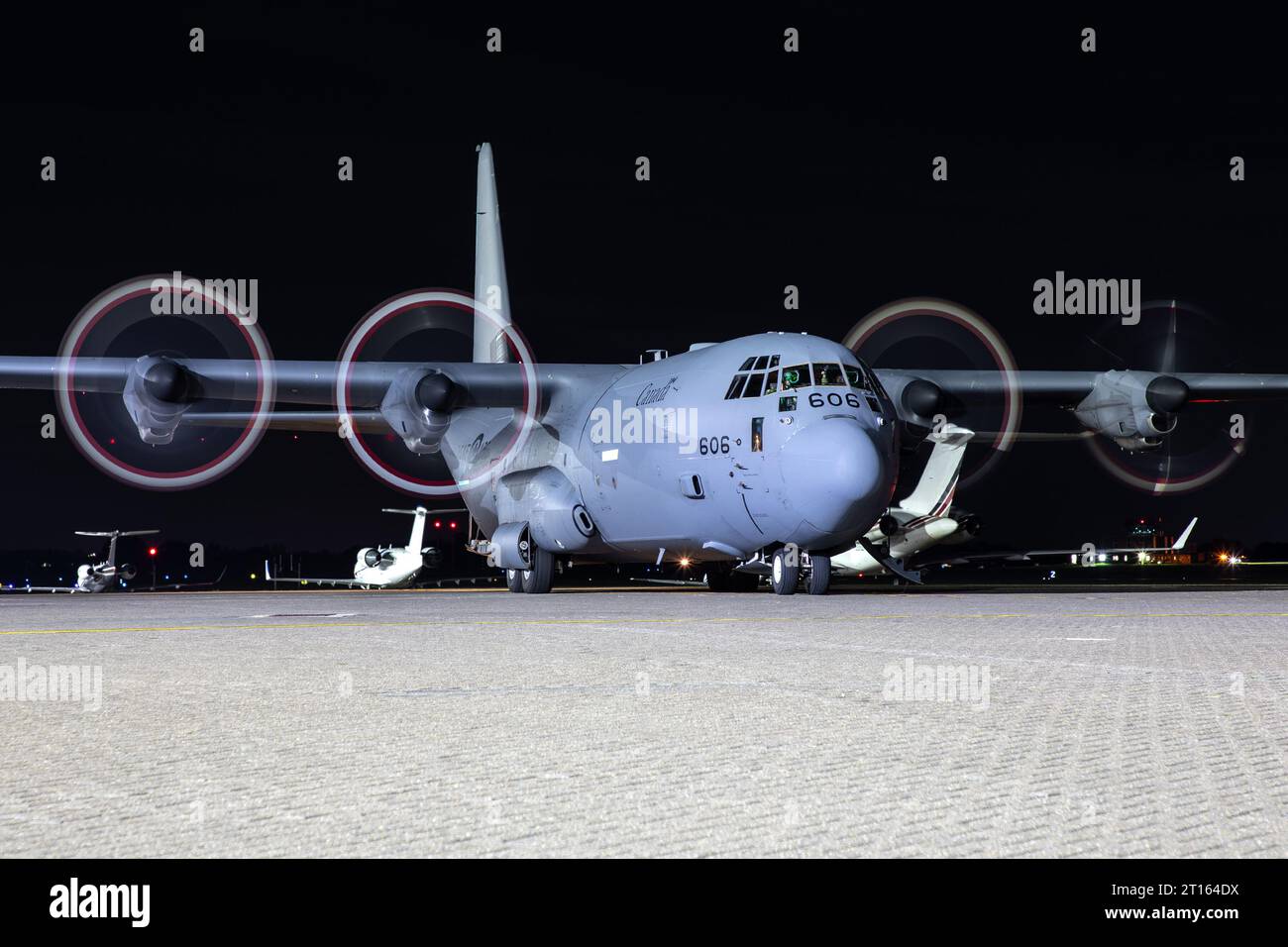 Cc 130j hercules hi-res stock photography and images - Alamy