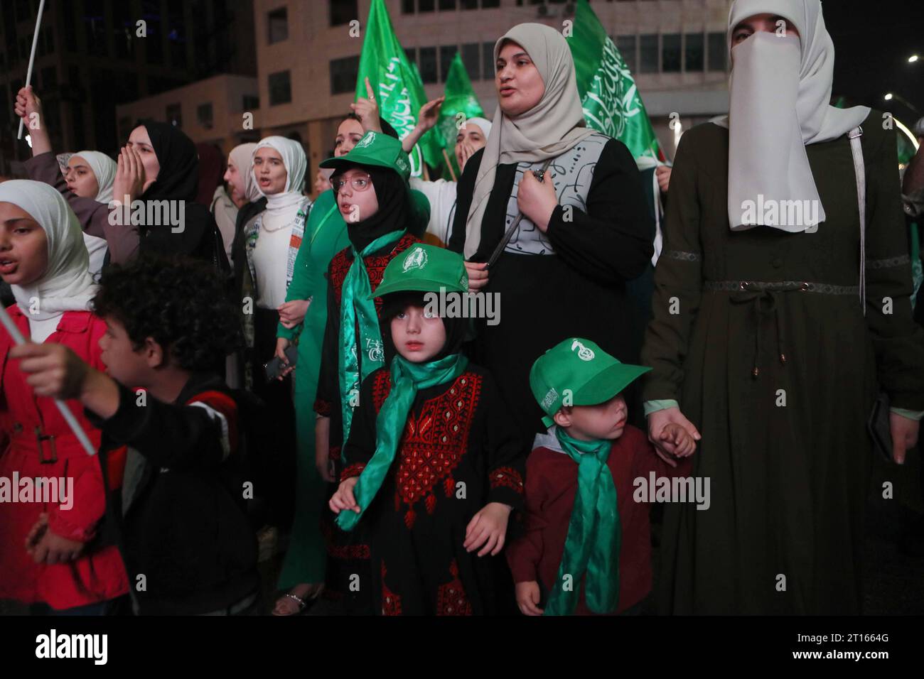 Palestinians waving national and Hamas flags shout slogans during rally ...