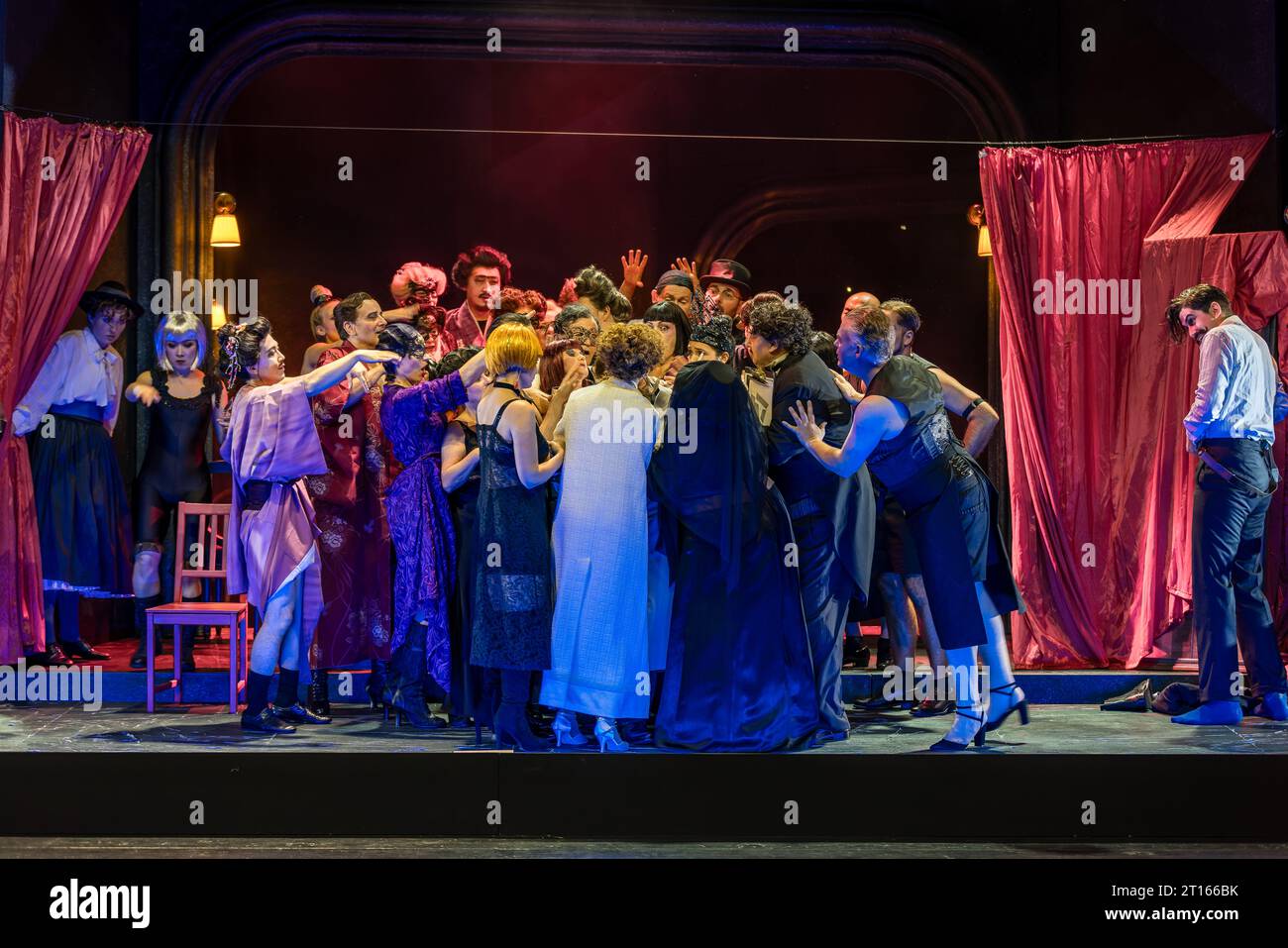 Cottbus, Germany. 10th Oct, 2023. Singers of the opera "Der ...
