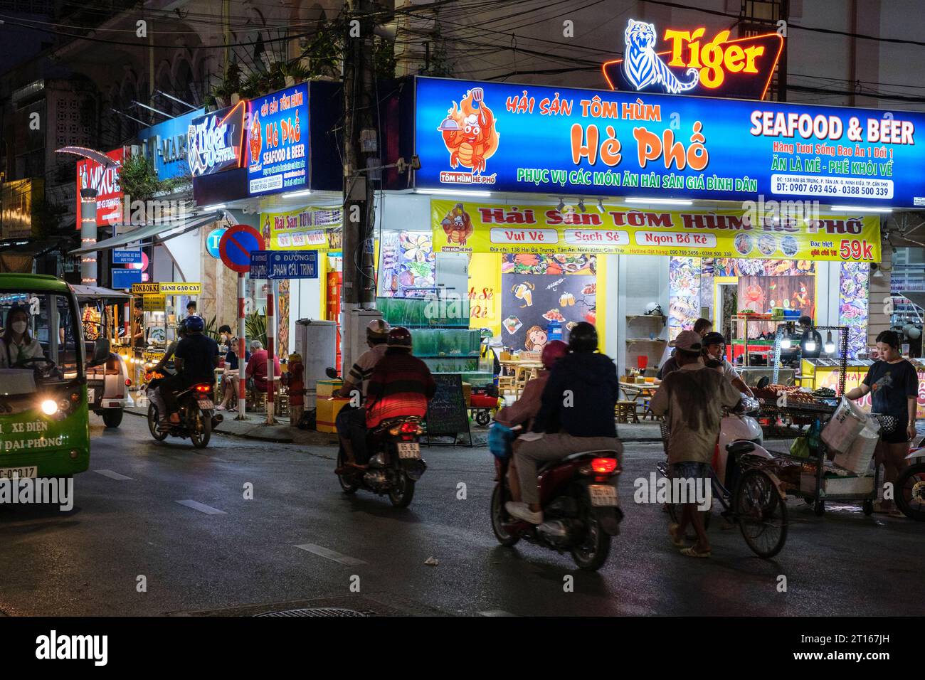 Hai Ba Trung Street, Can Tho, Vietnam. Nighttime Street Scene Stock ... Hai Ba Trung Street, Can Tho, Vietnam. Nighttime Street Scene Stock ...