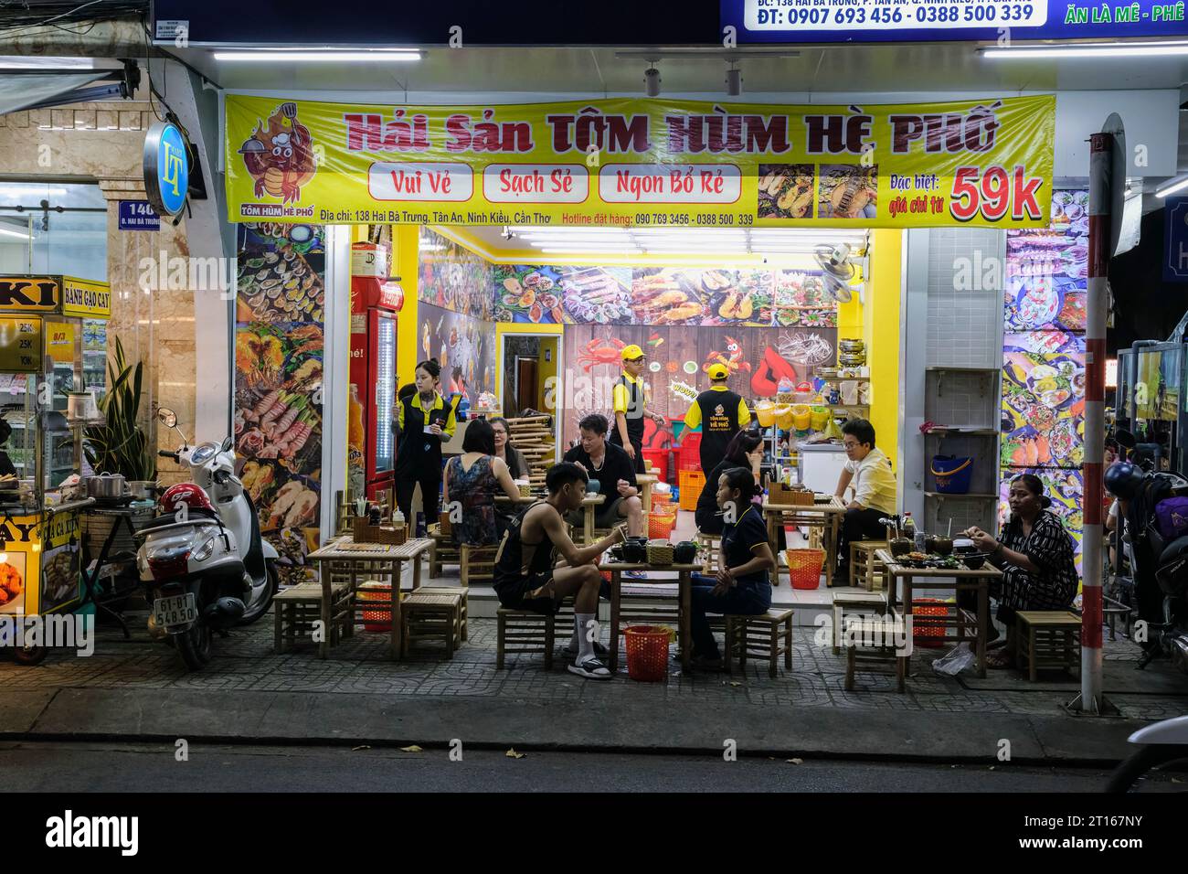 Hai Ba Trung Street Refreshment Stand, Can Tho, Vietnam. Nighttime ... Hai Ba Trung Street Refreshment Stand, Can Tho, Vietnam. Nighttime ...