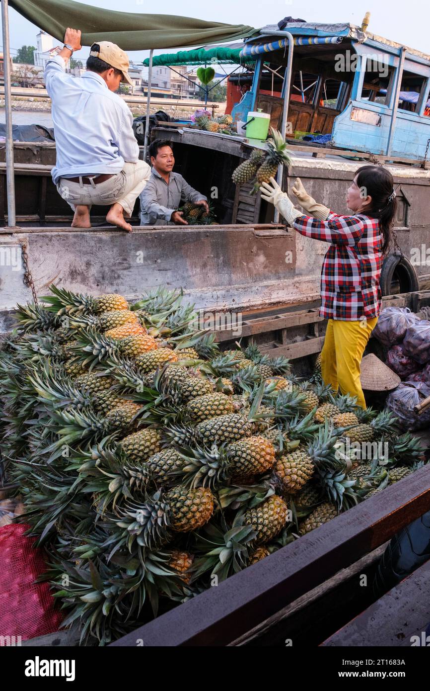 Fong Dien Floating Market Scene, near Can Tho, Vietnam. Customer ...