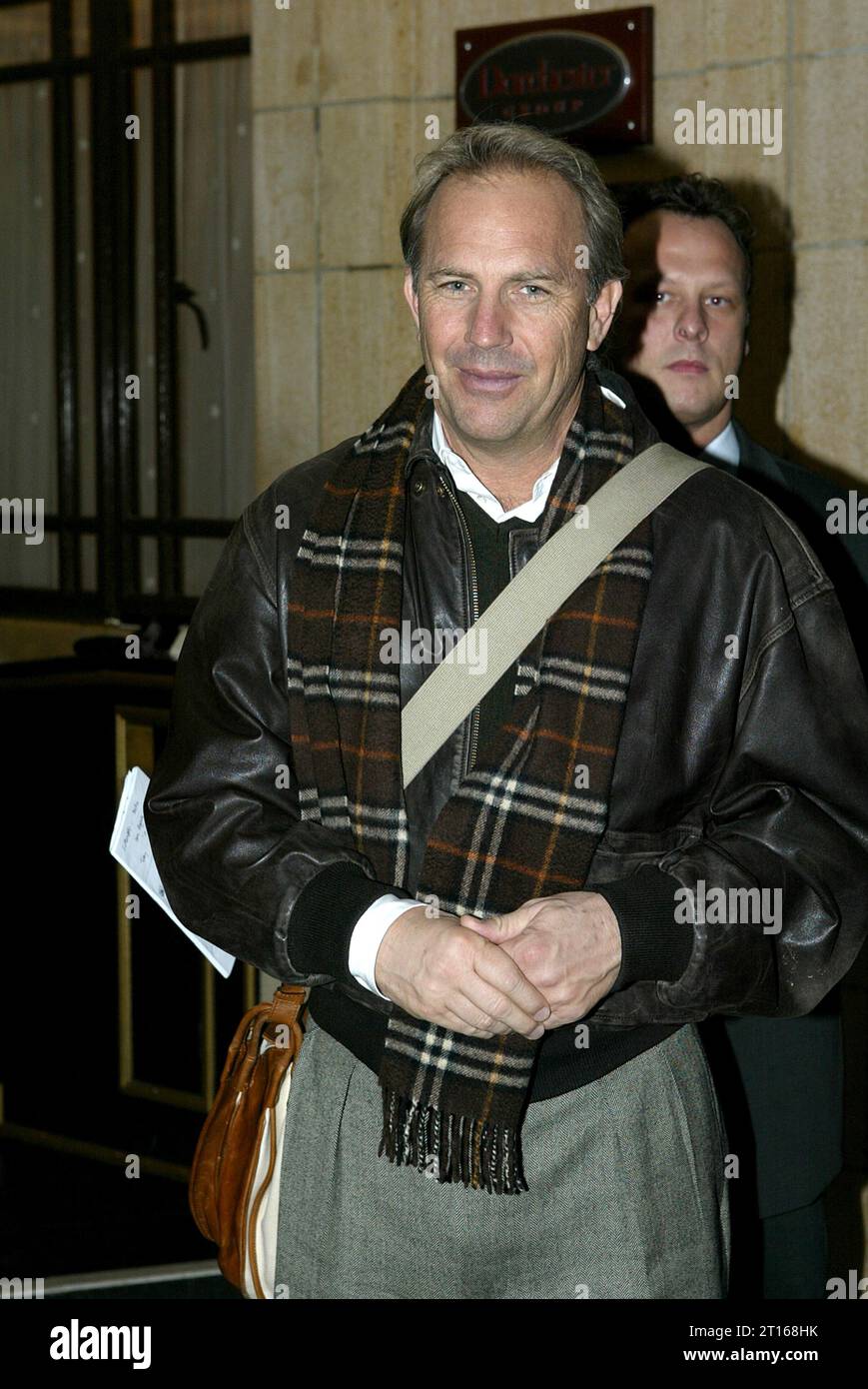Kevin costner 2004 hi-res stock photography and images - Alamy