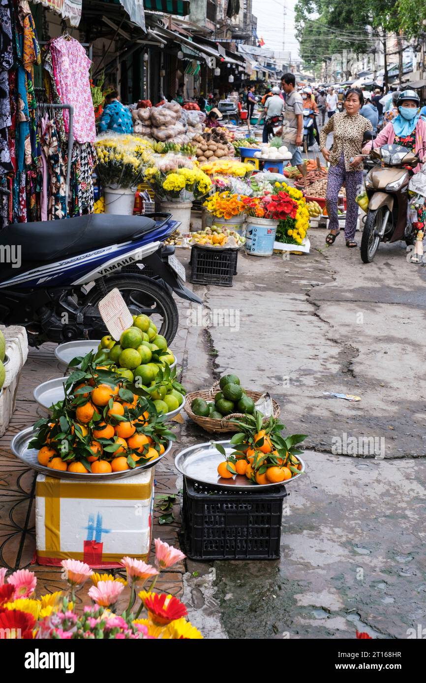 Can Tho, Vietnam. Early Morning Market Street Scene Stock Photo - Alamy