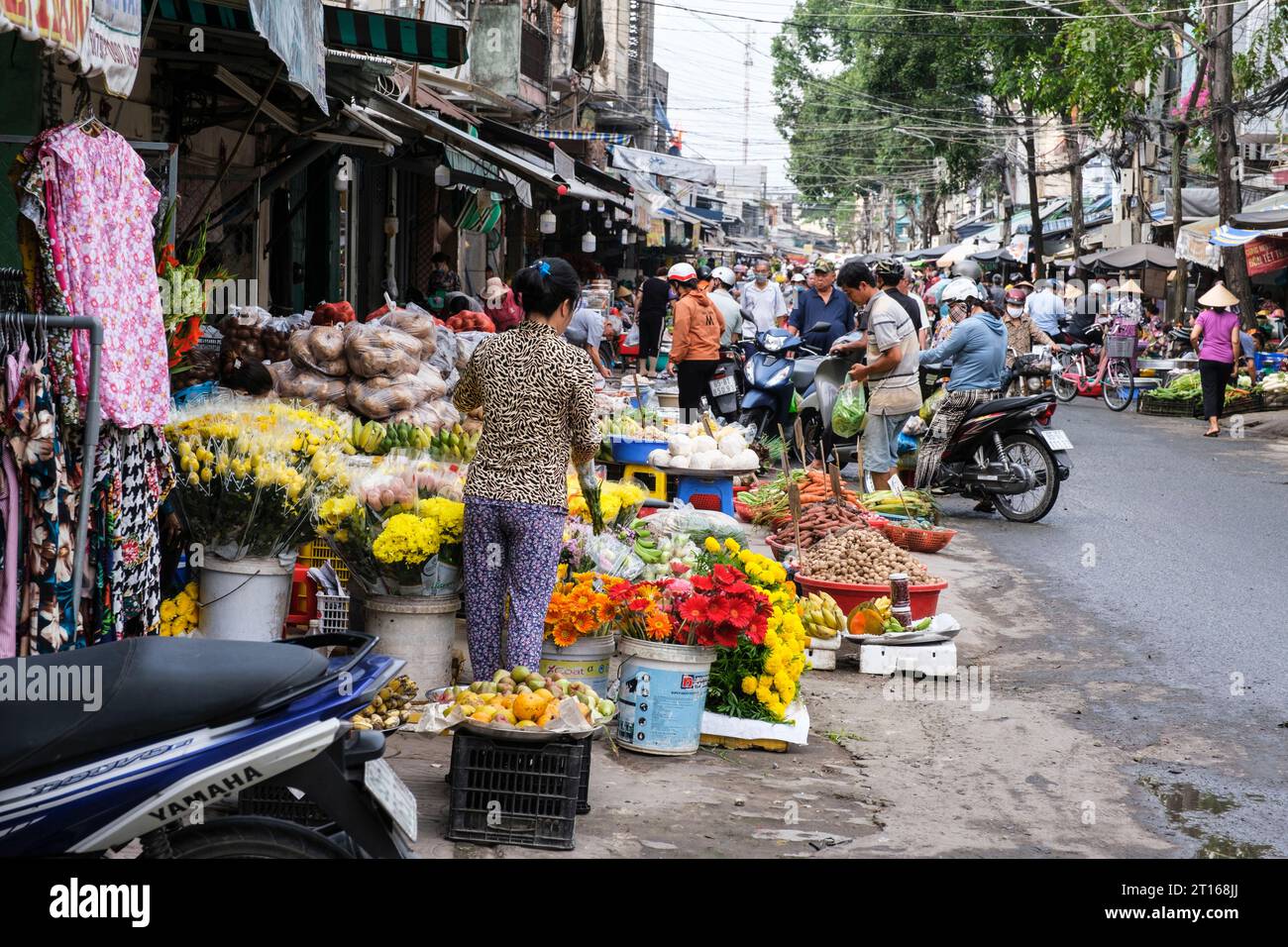 Can Tho, Vietnam. Early Morning Market Street Scene Stock Photo - Alamy