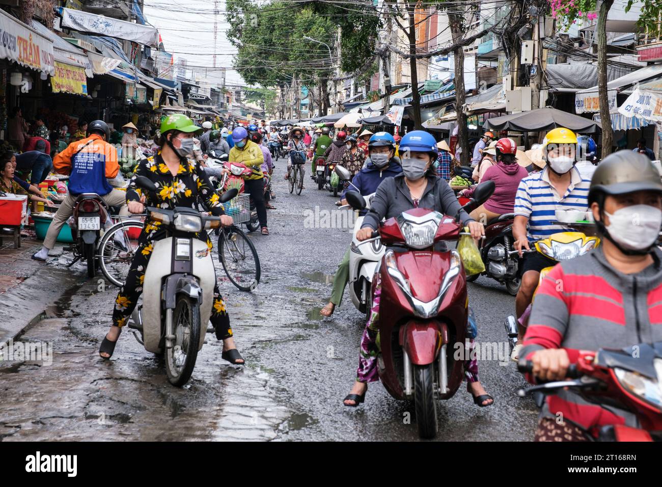 Can Tho, Vietnam. Early Morning Market Street Scene Stock Photo - Alamy