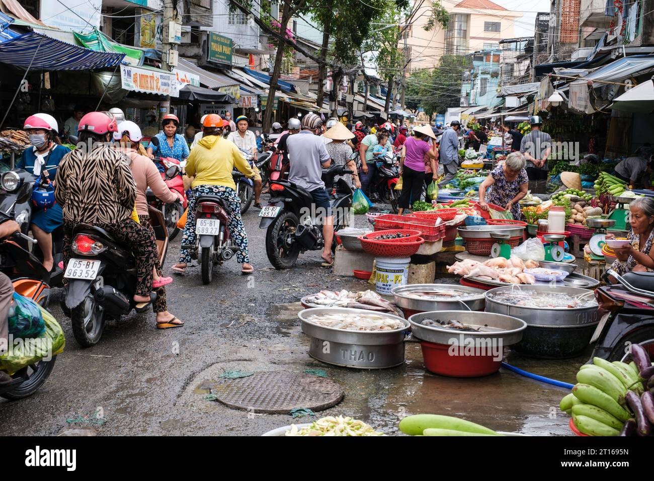 Can Tho, Vietnam. Early Morning Market Street Scene Stock Photo - Alamy