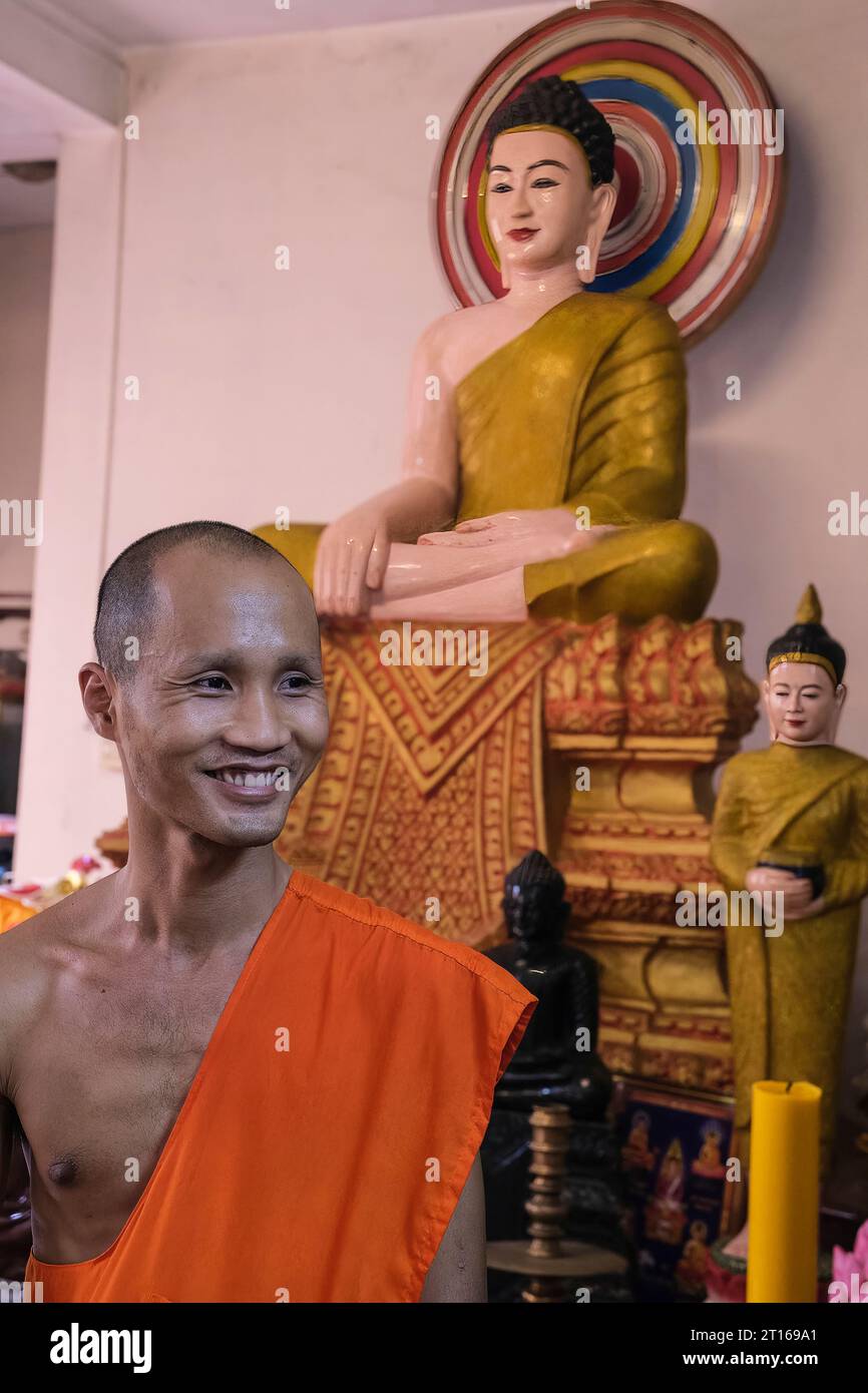 Can Tho, Vietnam. Buddhist Khmer Monk, Munirensay Buddhist Pagoda Stock Photo - Alamy