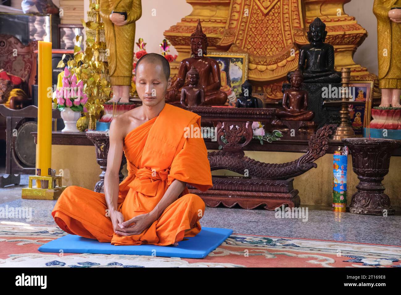 Buddhist meditating hi-res stock photography and images - Alamy