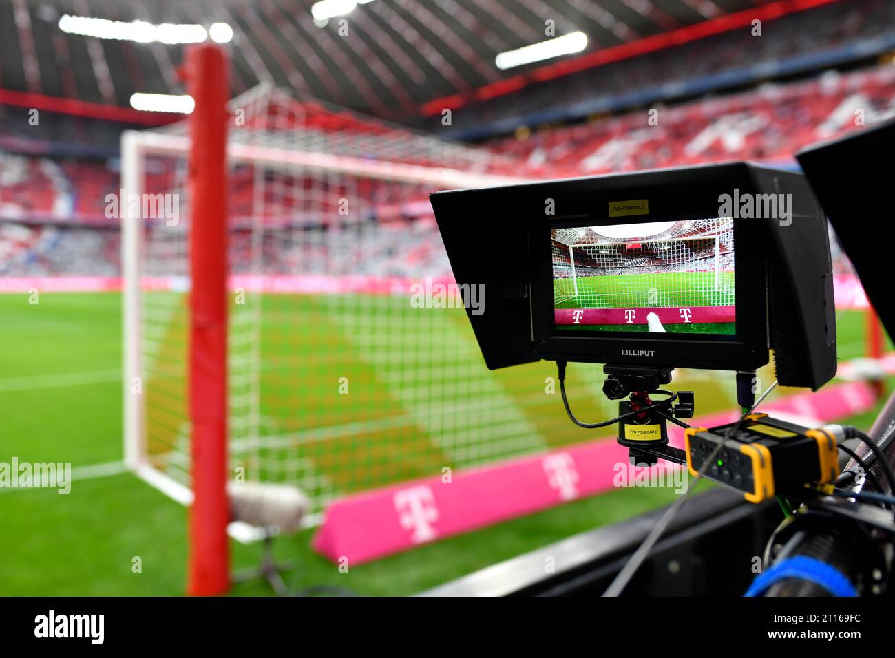 Screen, monitor of the back gate camera, TV camera, boom camera, logo T ...