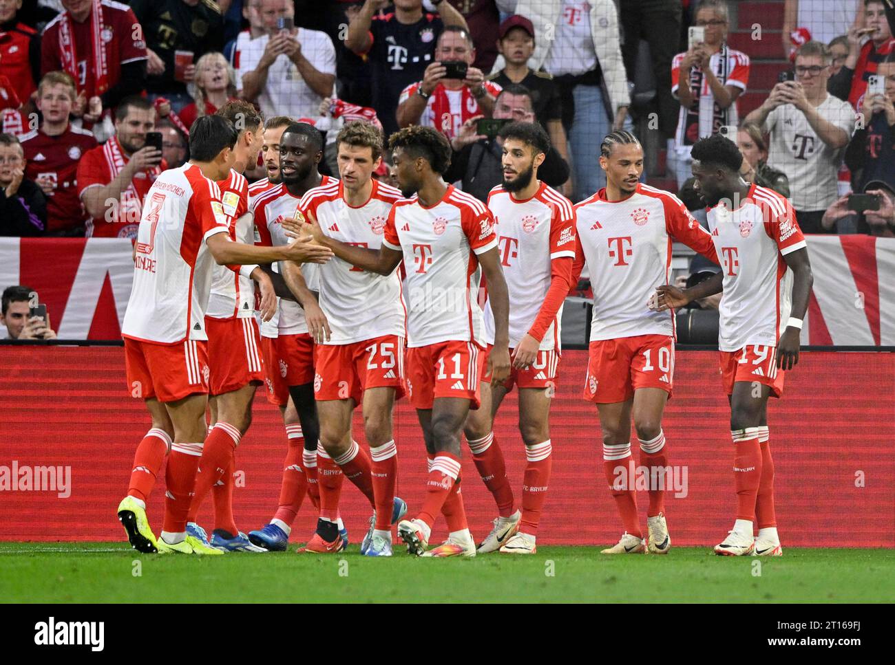 Goal celebrations Kingsley Coman FC Bayern Muenchen FCB (11) Dayot ...