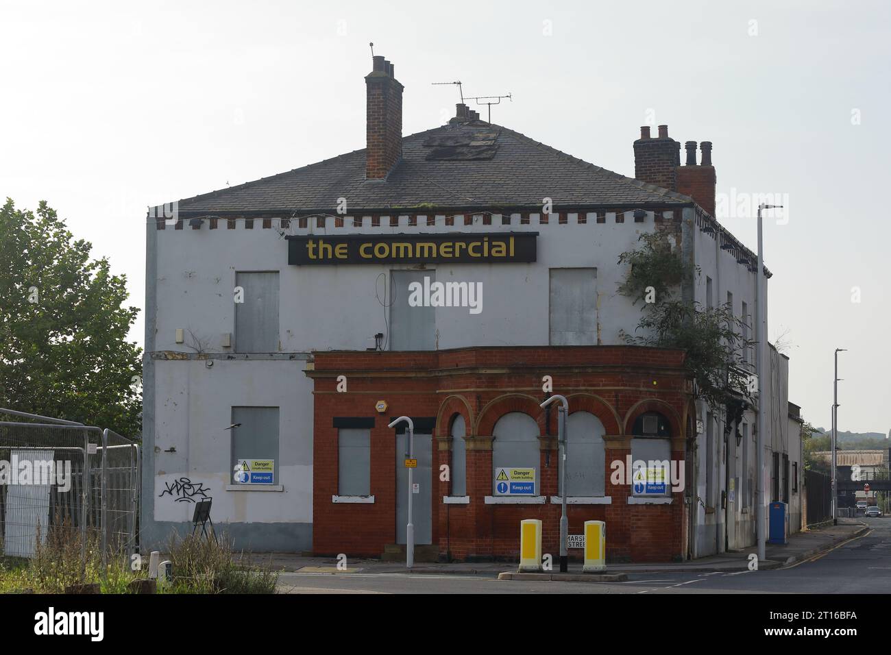 Poor state of repair hi-res stock photography and images - Alamy