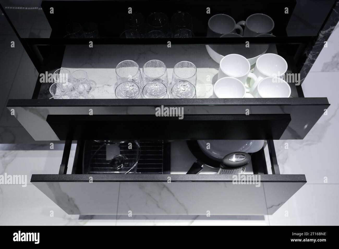 Kitchen organized dishes hi-res stock photography and images - Alamy