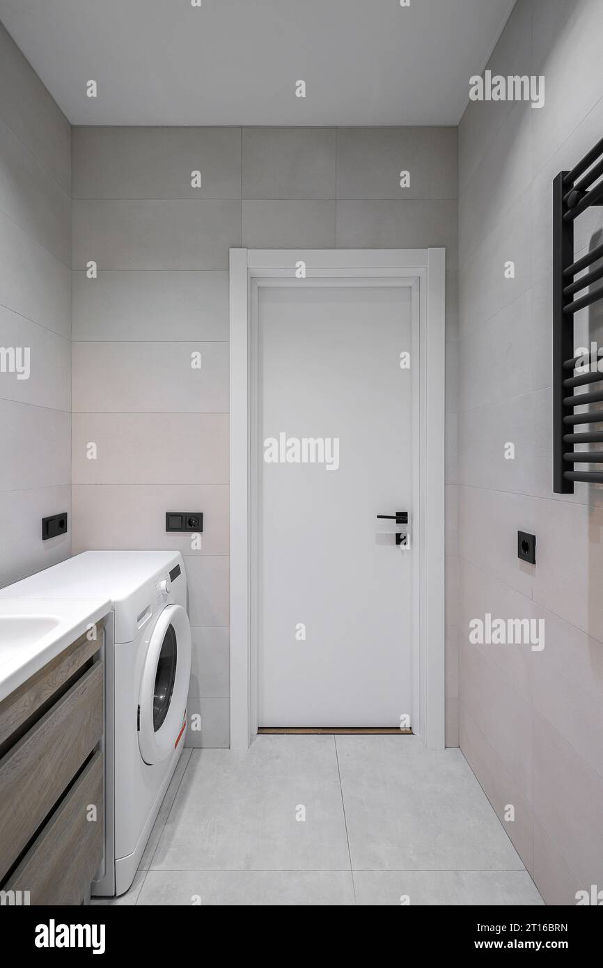 Bathroom door frame hi-res stock photography and images - Alamy