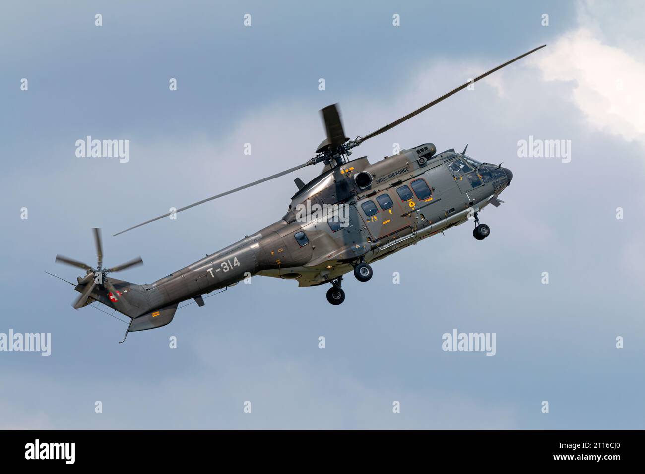 Aerospatiale puma hi-res stock photography and images - Alamy