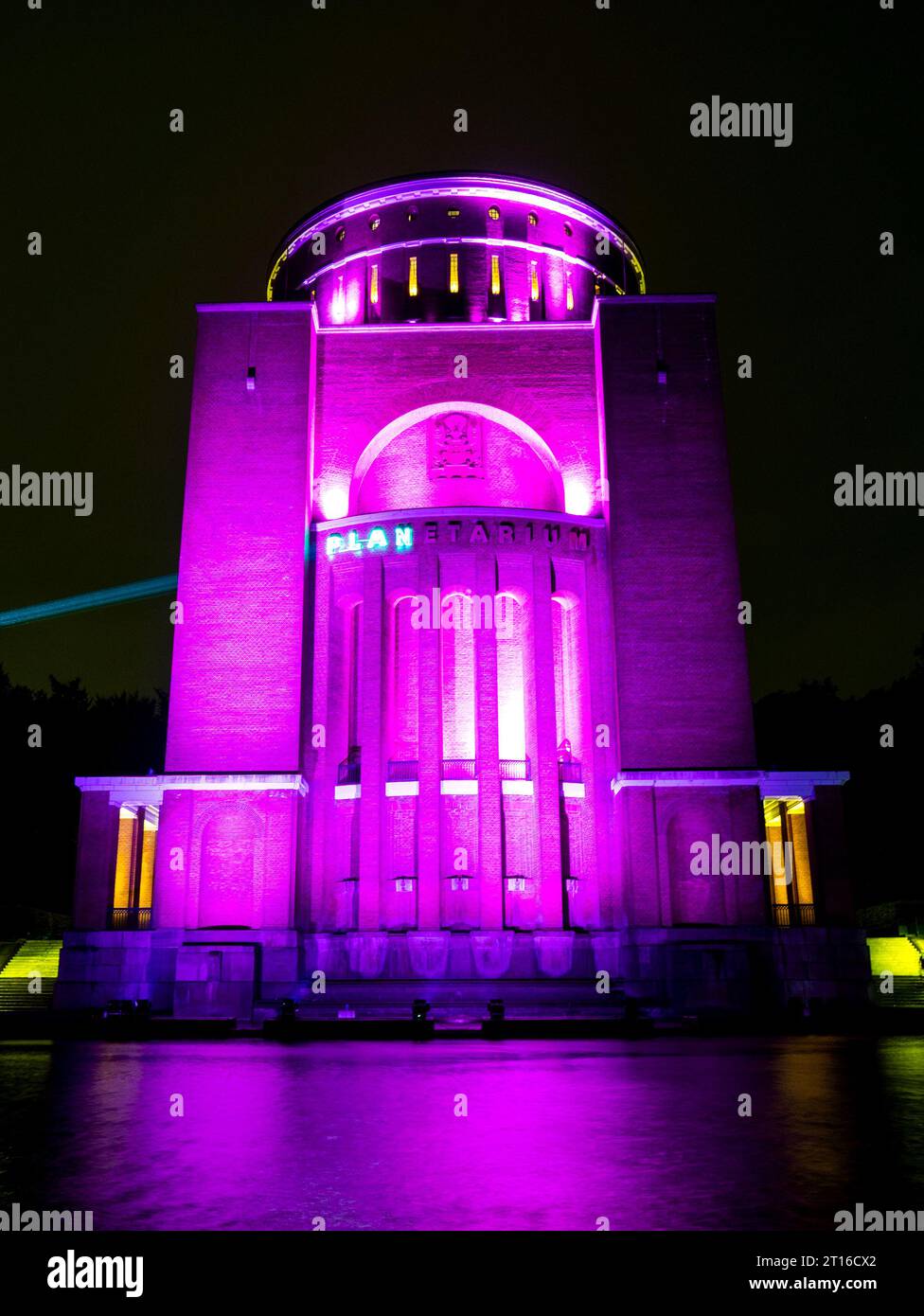 Hamburg, Germany. 11th Oct, 2023. The planetarium in the city park is ...