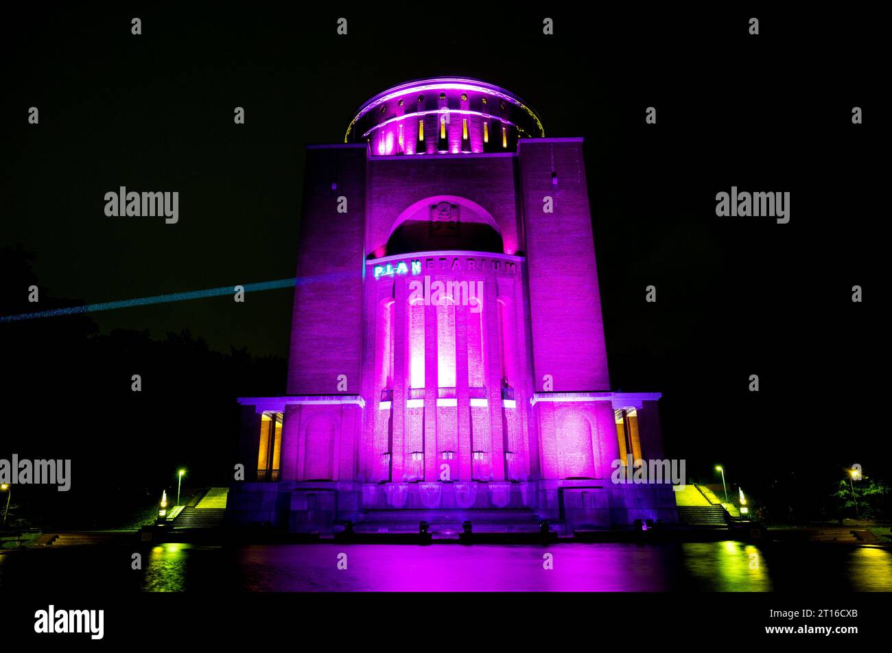 Hamburg, Germany. 11th Oct, 2023. The planetarium in the city park is ...