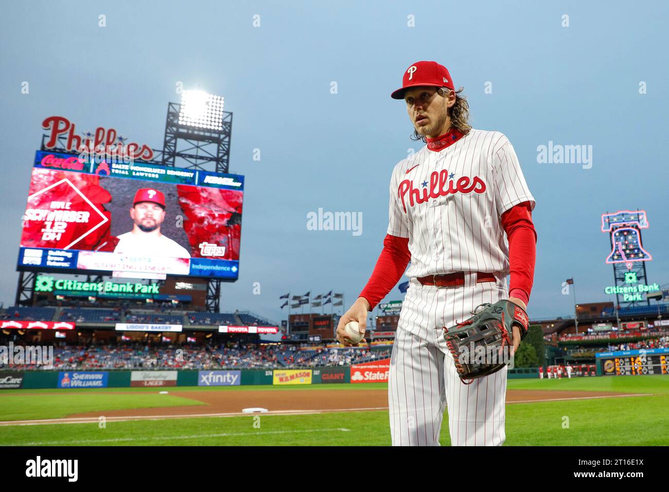 PHILADELPHIA, PA - SEPTEMBER 26: Philadelphia Phillies third baseman ...