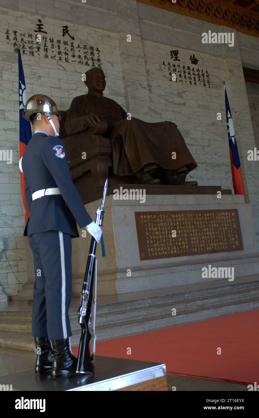Ceremonial Guard on Duty in Chiang Kai-shek Memorial Hall, Taipei, Taiwan Stock Photo - Alamy