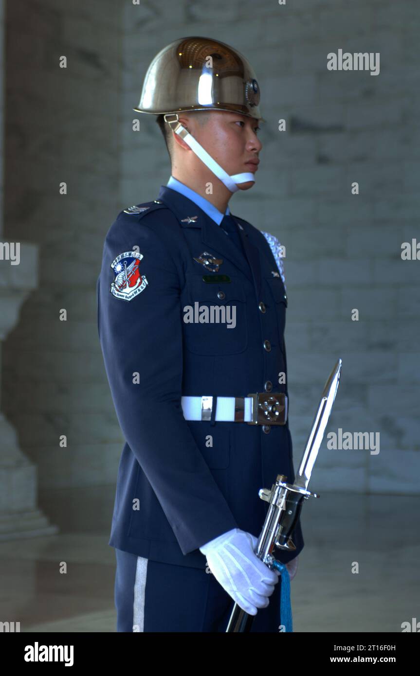 Ceremonial Guard on Duty in Chiang Kai-shek Memorial Hall, Taipei ...