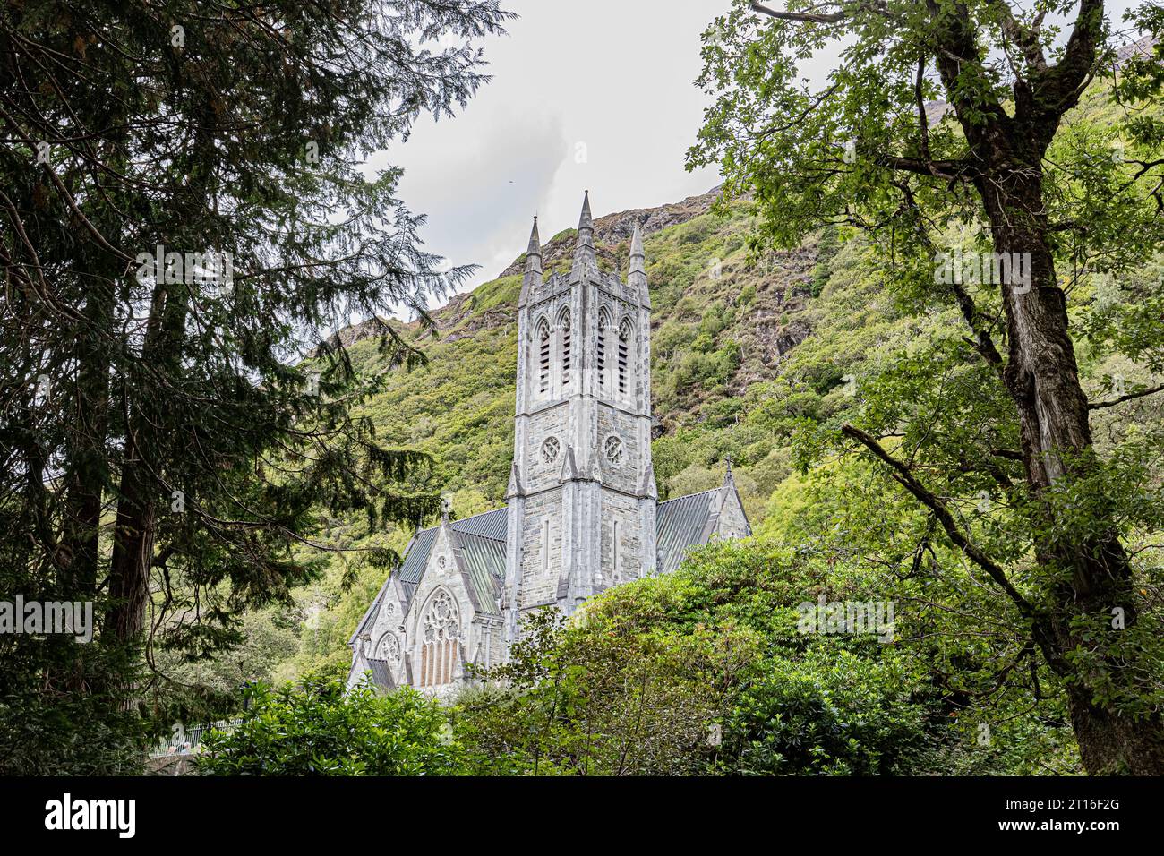 Abbaye de Kylemore dans le Connemara, église néogothique. Kylemore ...
