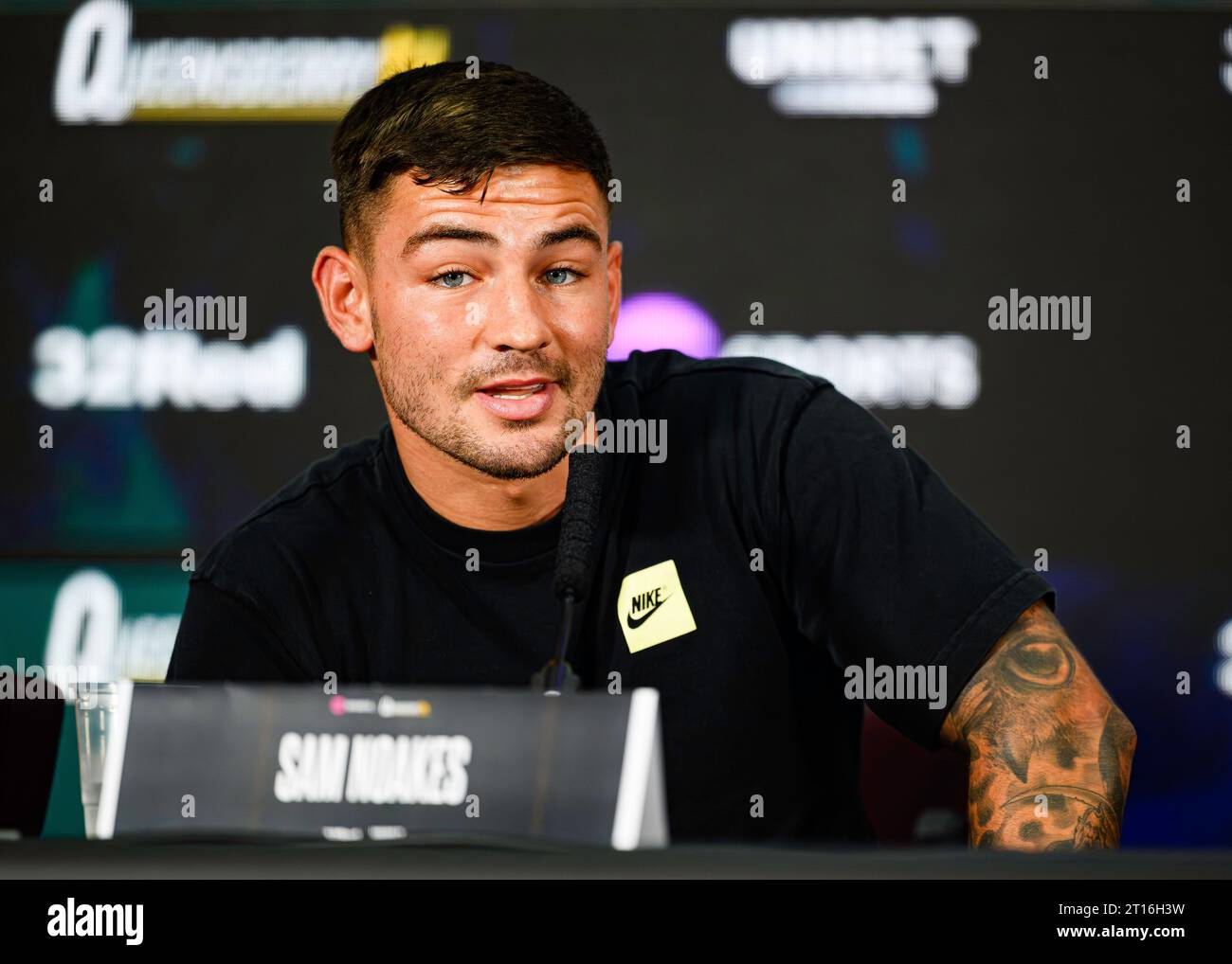 Undercard hi-res stock photography and images - Alamy