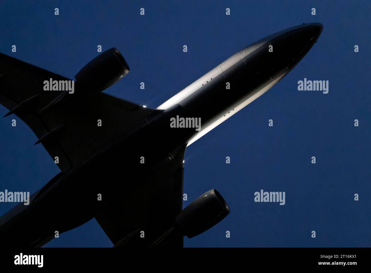 Airline headlights hi-res stock photography and images - Alamy