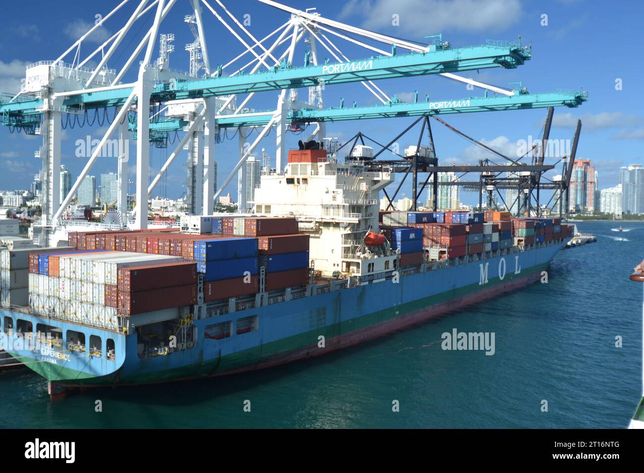 Port miami cranes hi-res stock photography and images - Alamy