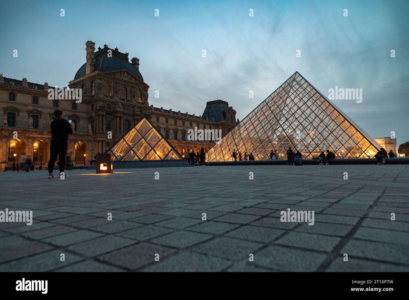Courtyard and glass pyramid of the Louvre Museum at dusk, Paris, France ...