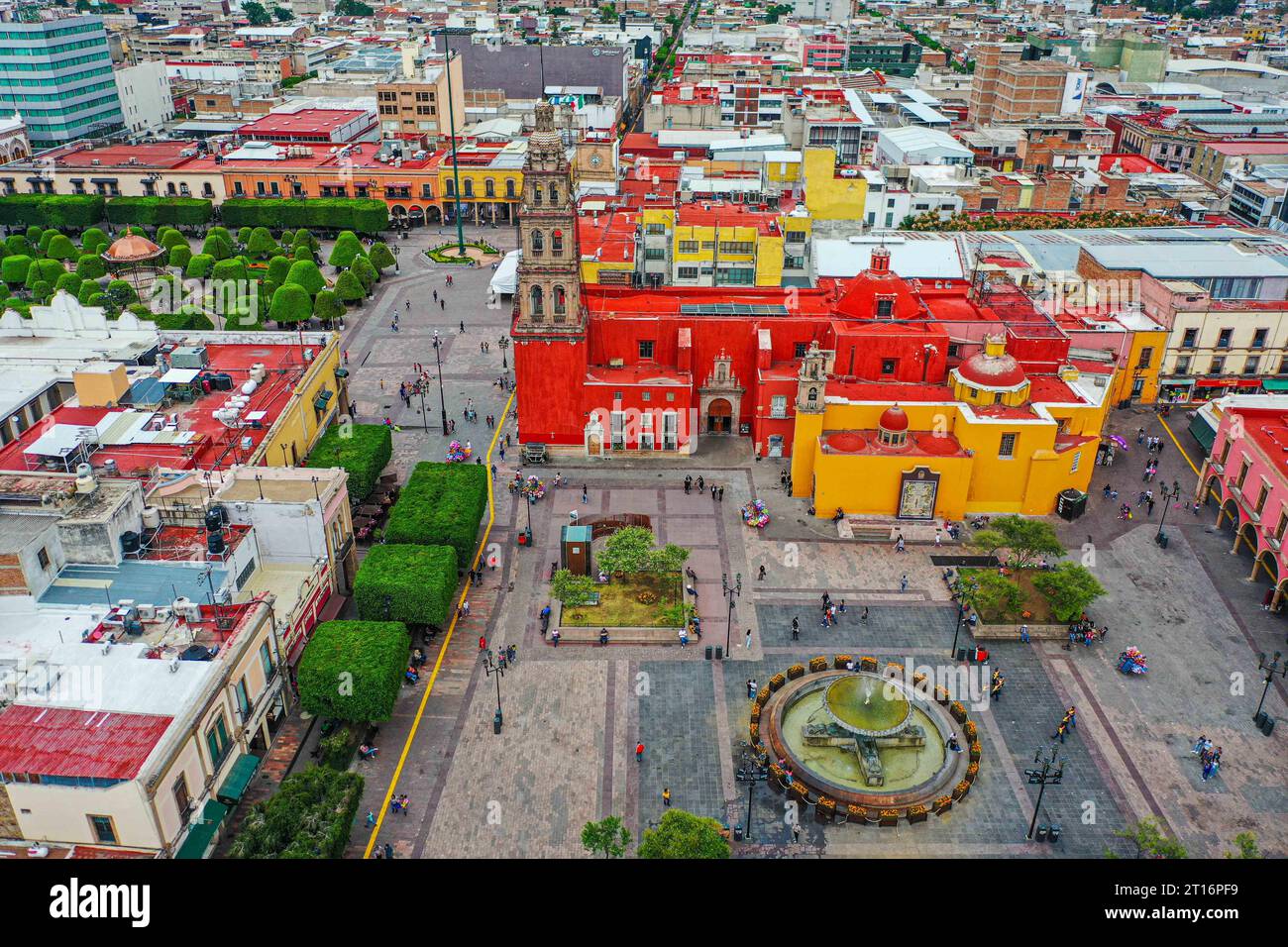 Fountain of the Lions, Parroquia del Sagrario, main square and garden ...