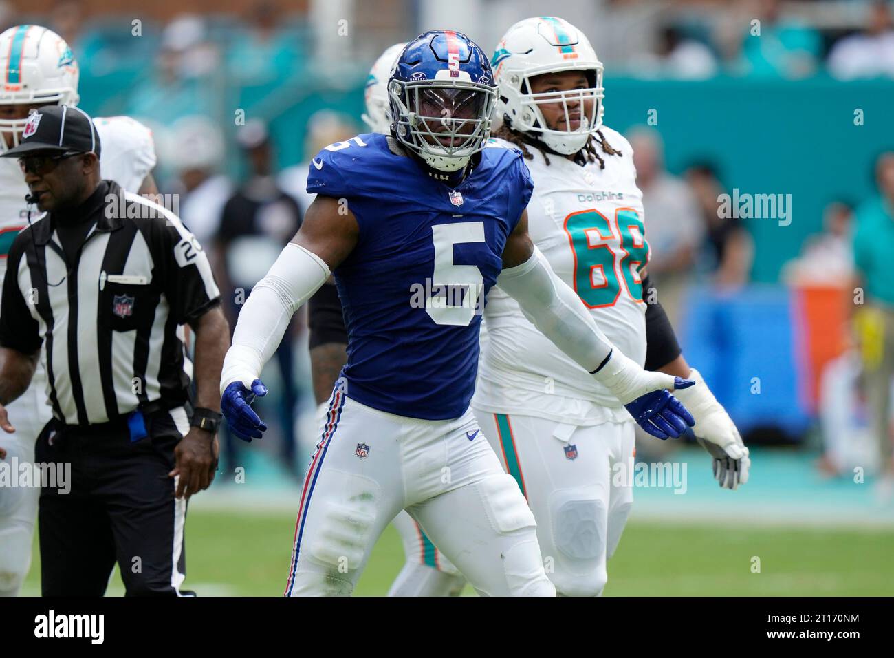 New York Giants linebacker Kayvon Thibodeaux (5) reacts to a play ...