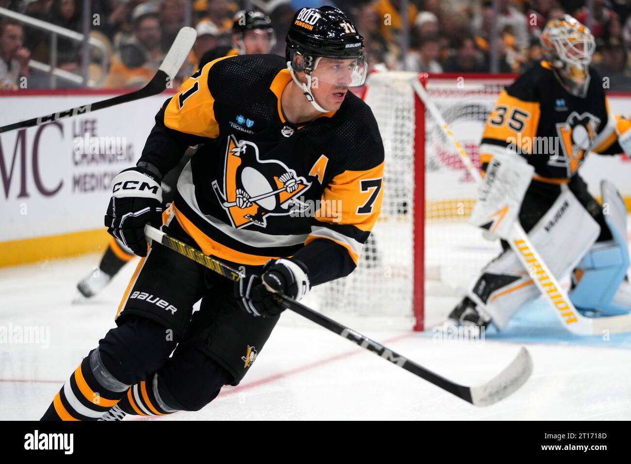 Pittsburgh Penguins Evgeni Malkin (71) skates during the first period ...