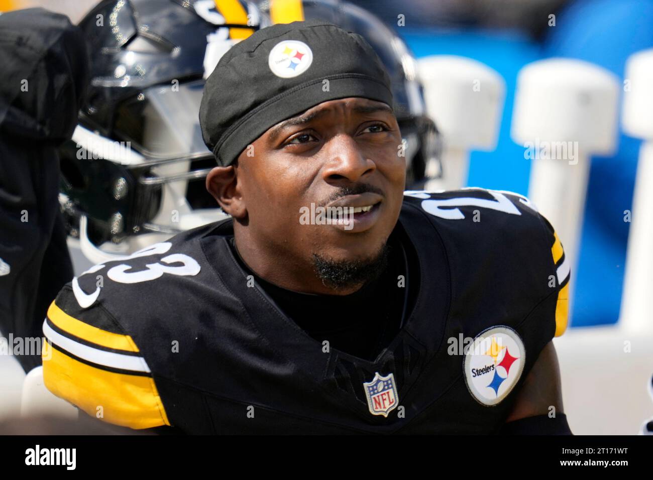 Pittsburgh Steelers safety Damontae Kazee (23) sits on the bench ...