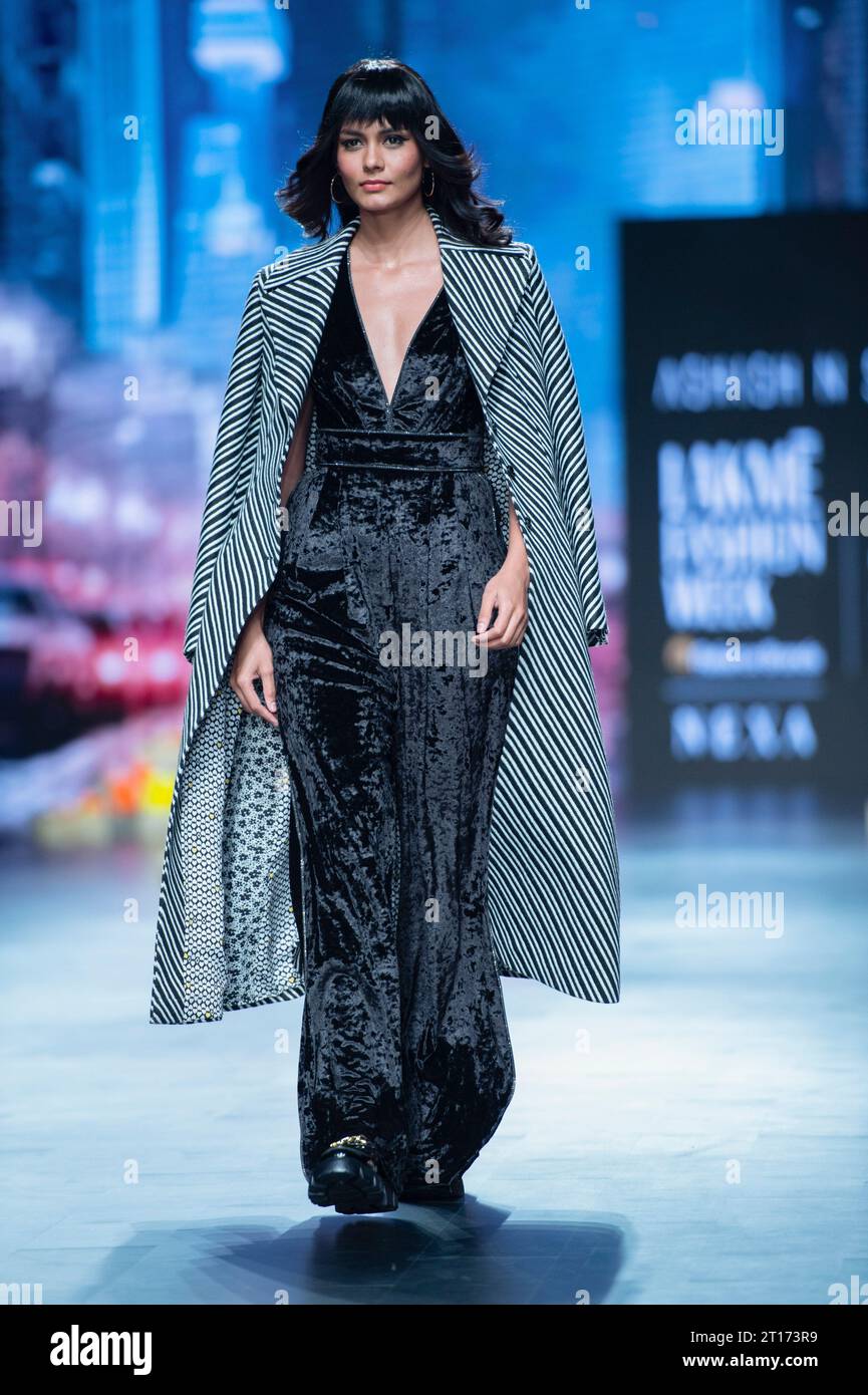 New Delhi, India. 11th Oct, 2023. A model displays a creation of Indian ...