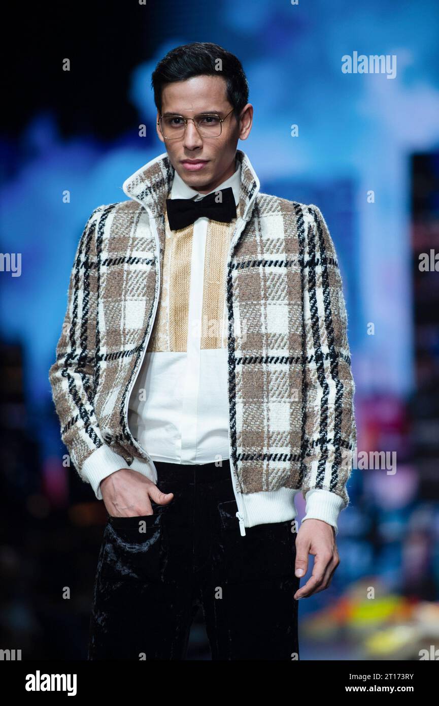 New Delhi, India. 11th Oct, 2023. A model displays a creation of Indian ...