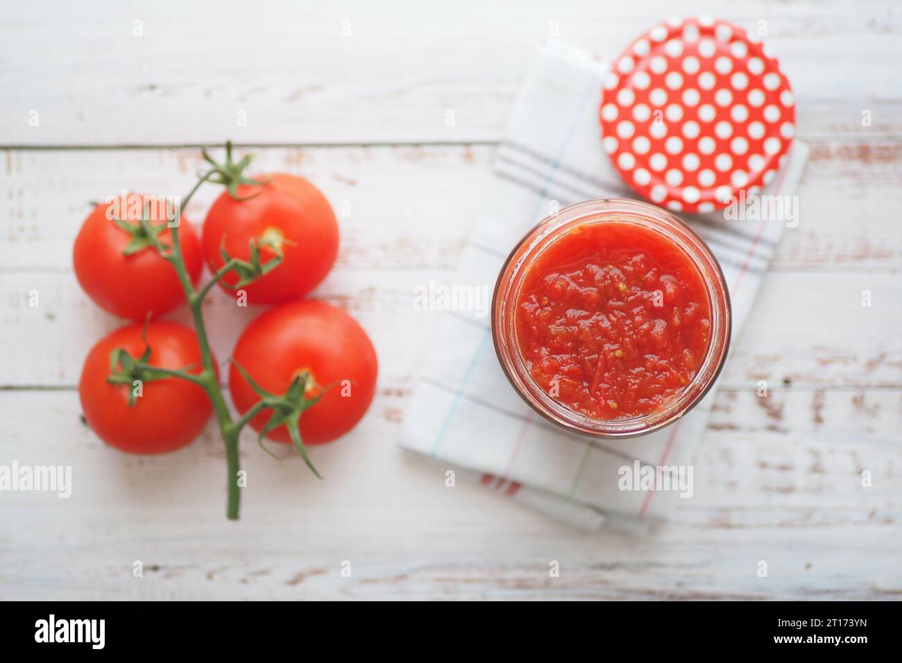 Tomato paste with ripe tomatoes Stock Photo - Alamy
