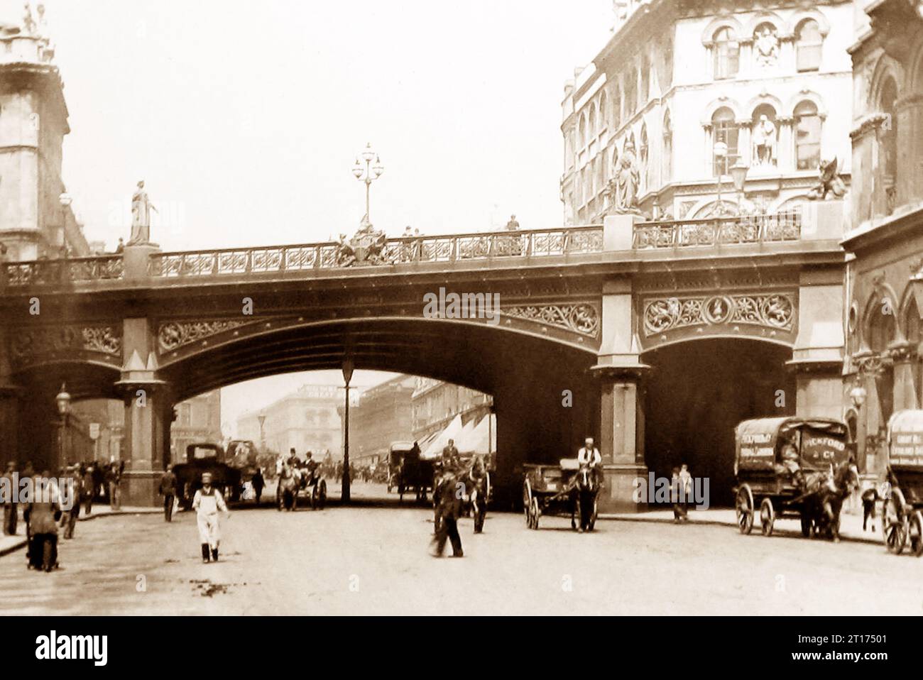 Holborn viaduct hi-res stock photography and images - Alamy