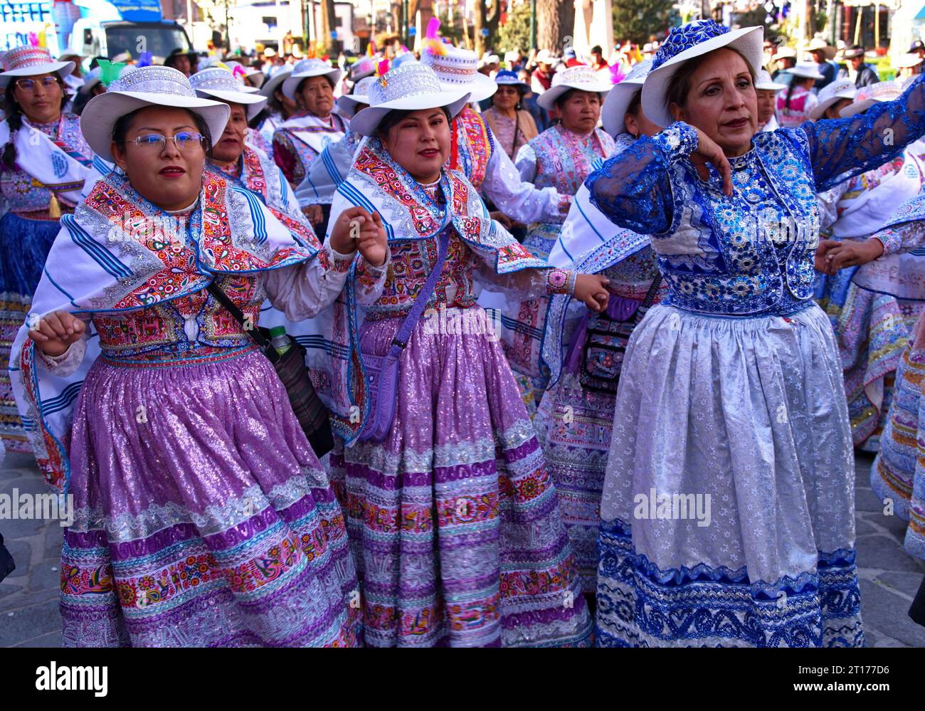 Group of Peruvian people in traditional costume in Chivay, Peru Stock ...
