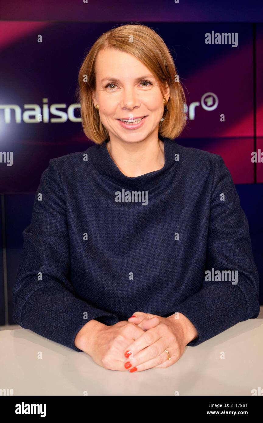 Helene Bubrowski in der ARD-Talkshow maischberger im Studio Berlin ...