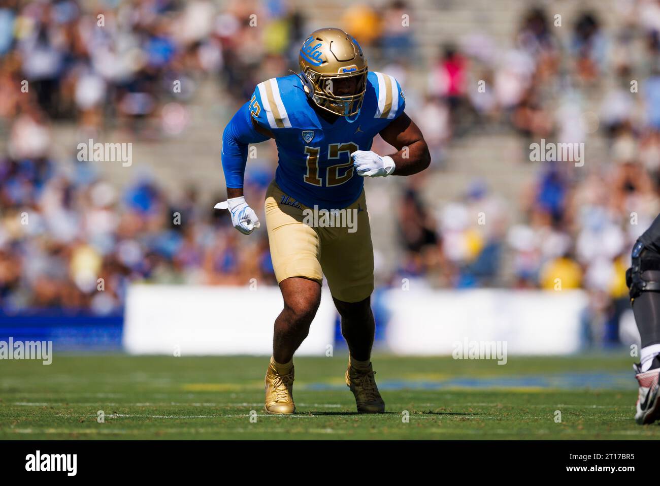 PASADENA, CA - OCTOBER 07: UCLA Bruins defensive lineman Grayson Murphy ...