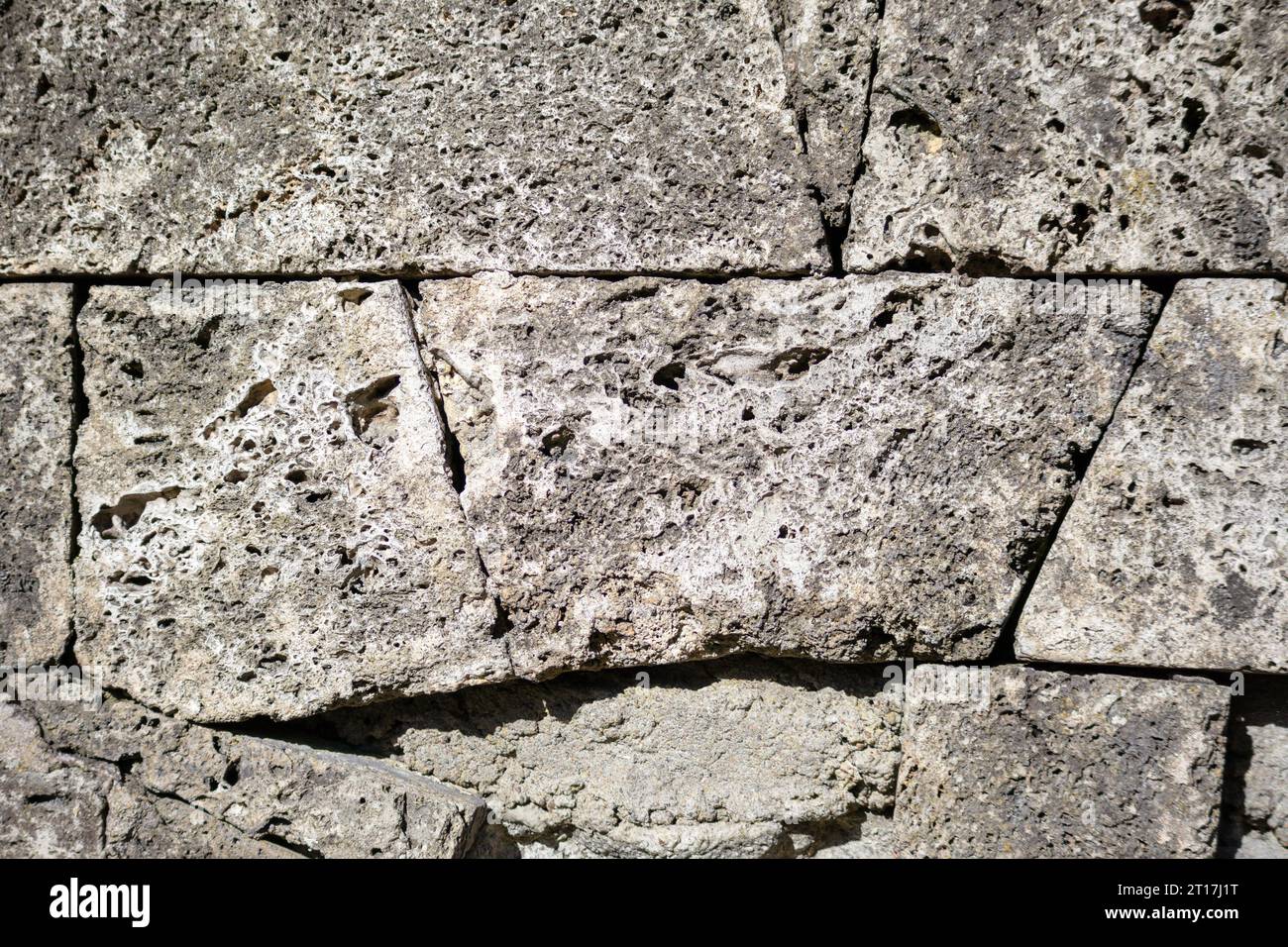 Dark stone rock wall hi-res stock photography and images - Alamy