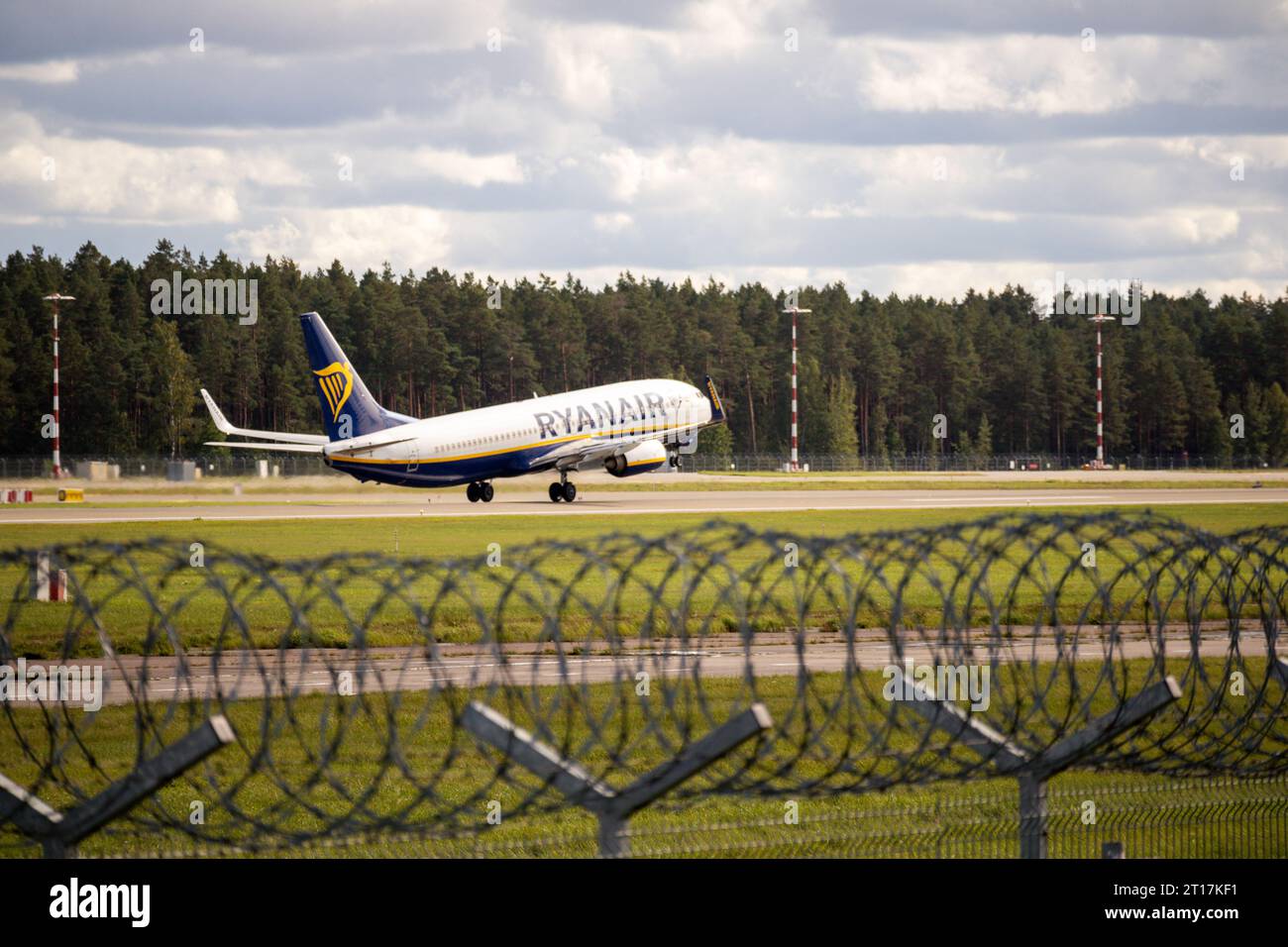Ryanair jet wire hi-res stock photography and images - Alamy
