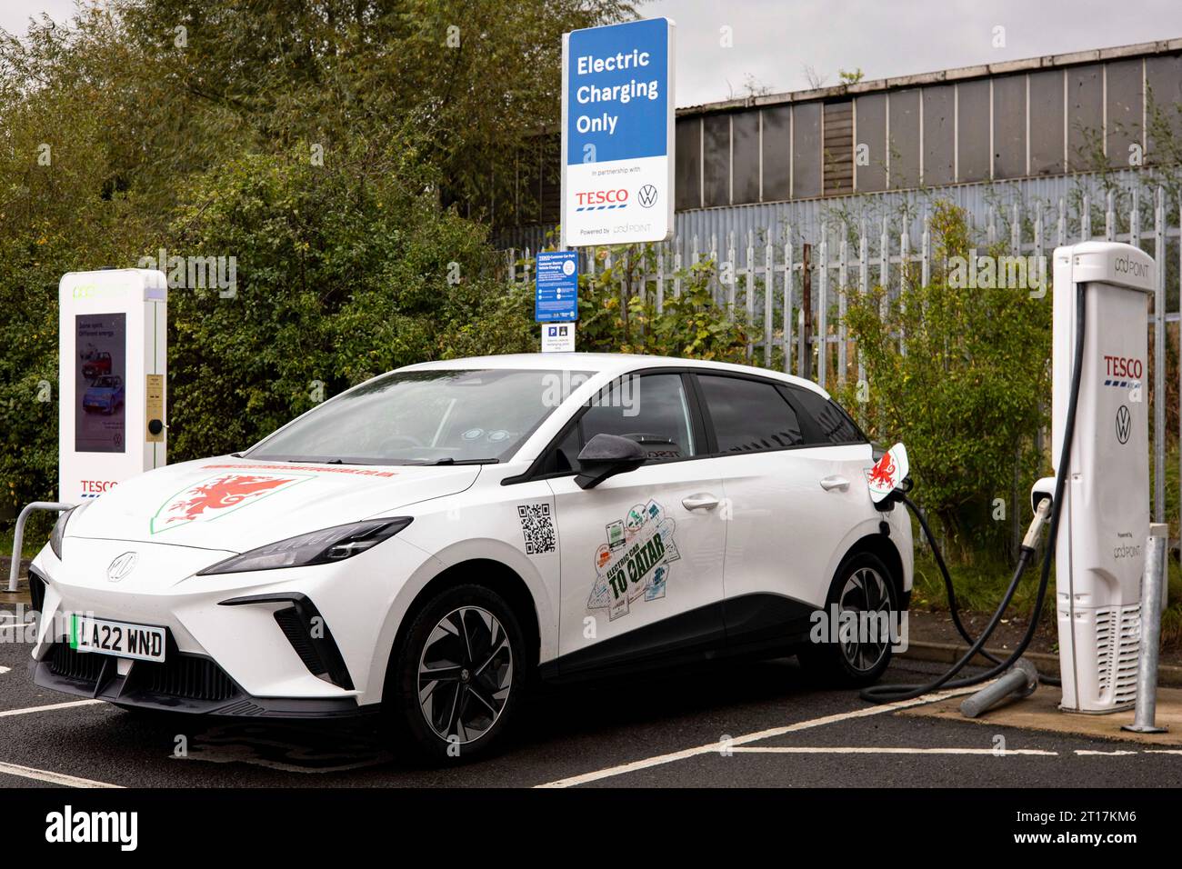 Wrexham, UK. 11th Oct, 2023. An MG4 Electric Vehicle charing en route ...