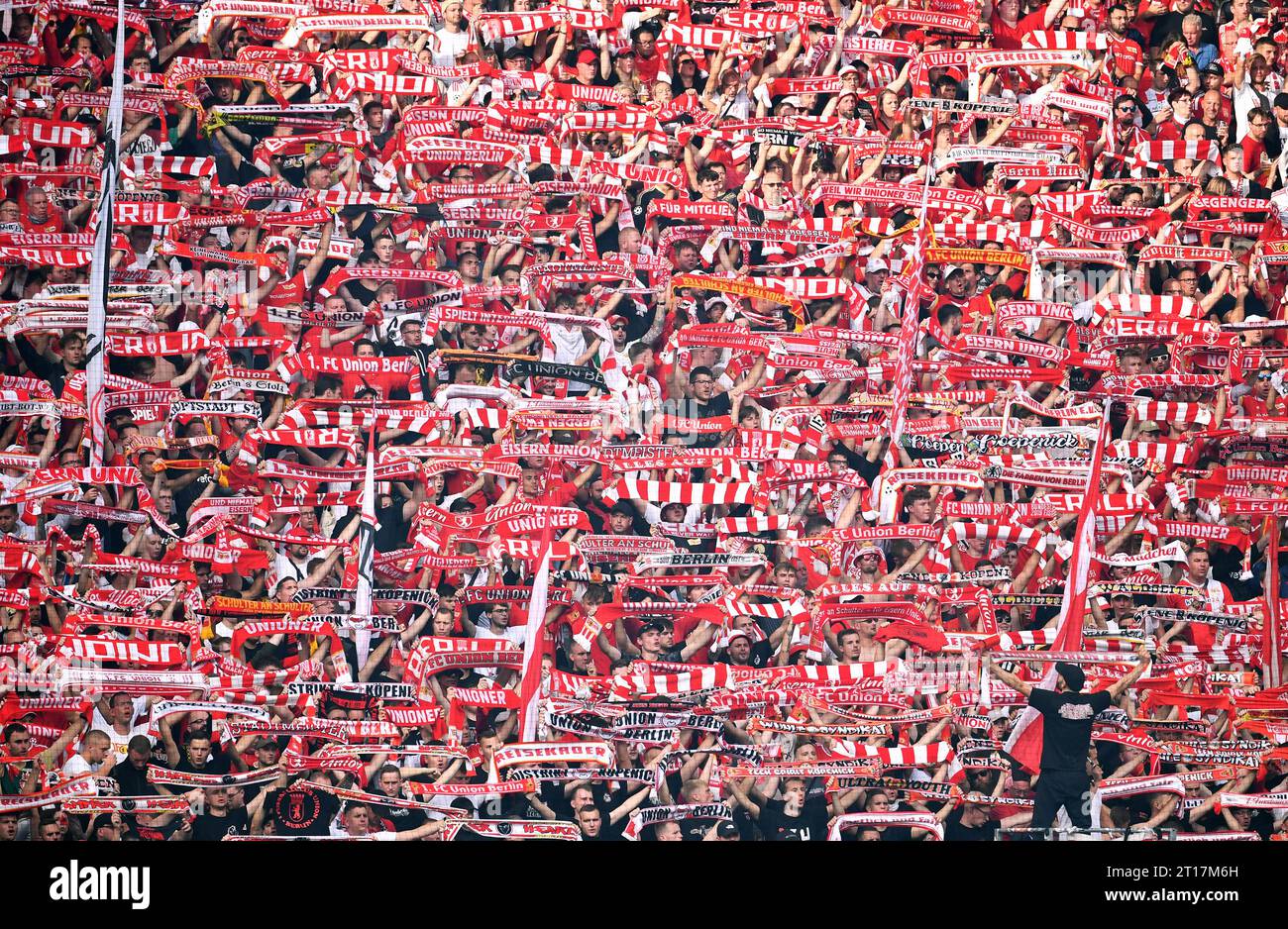 Dortmund supporters hi-res stock photography and images - Alamy
